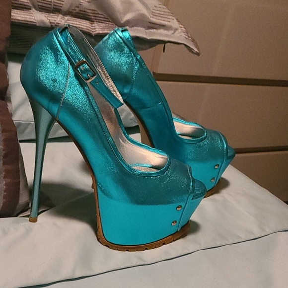 1969 | Shoes | Nwt 969 Peep Toe Platform Stiletto | Poshmark